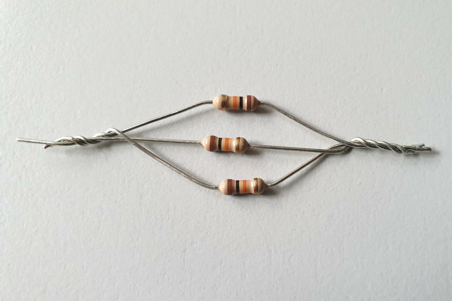 Spannungsteiler berechnen (einfacher Online-Rechner) - ElectronicBase